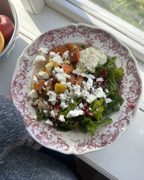Rostad pumpasallad med krämig fetaost och äpple