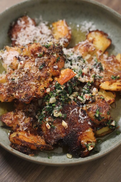 Smashed potatis med chili- och vitlökssmör