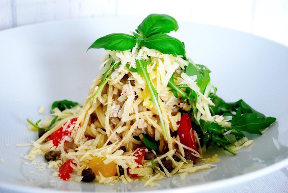 Somrig tonfiskpasta med kapris, citron, ruccola & parmesan! | Catarina ...