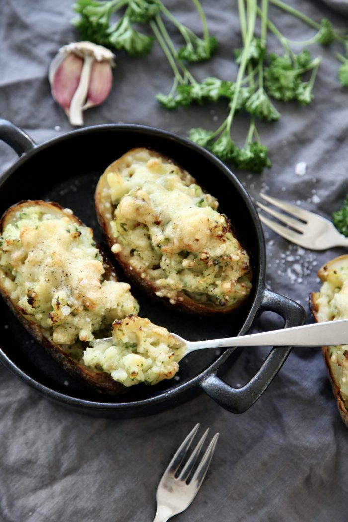 Gratinerad bakpotatis med smör, vitlök & persilja | Catarina Königs blogg
