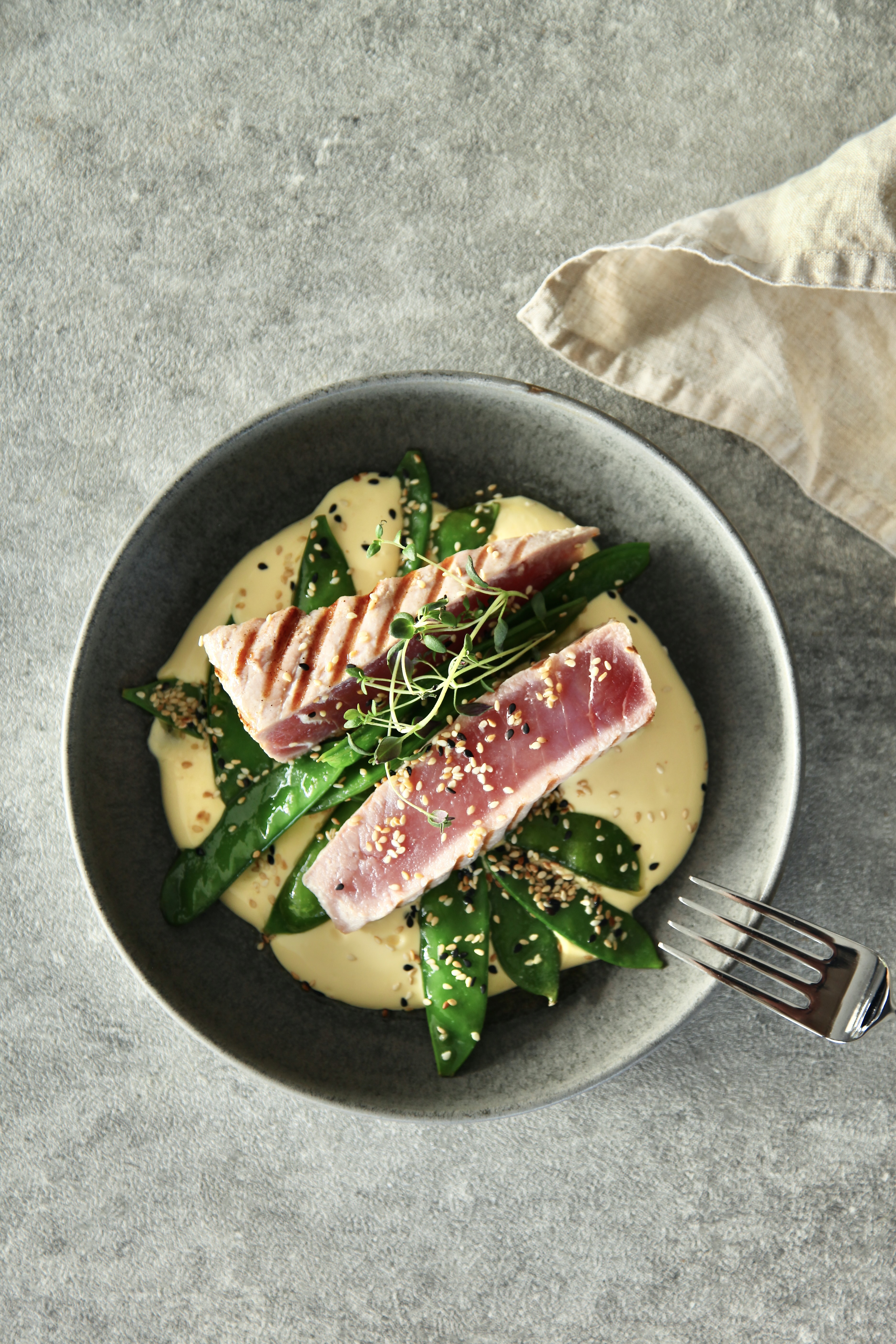 Grillad tonfisk med yuzuhollandaise