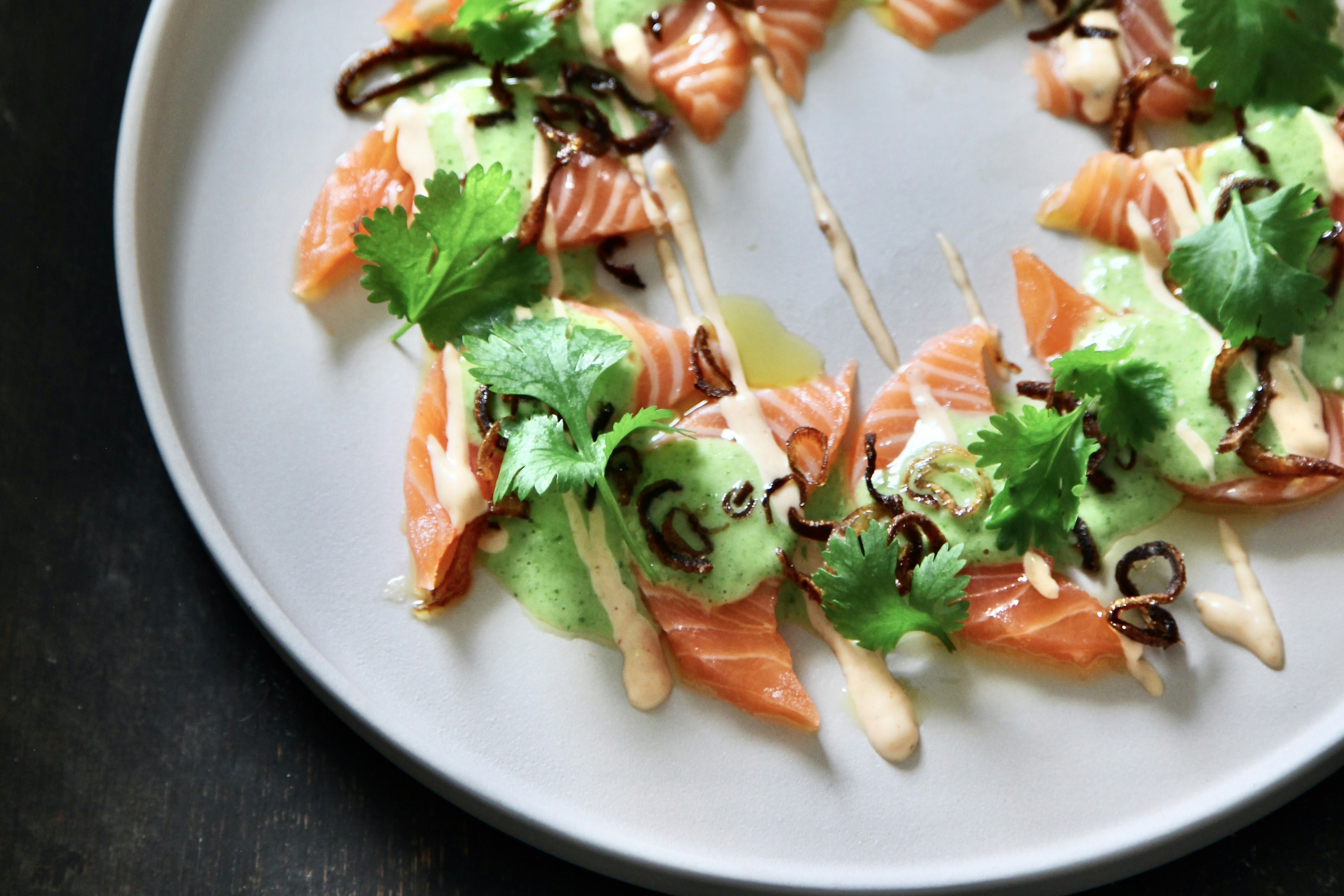 Sashimi med lax och syrig dressing