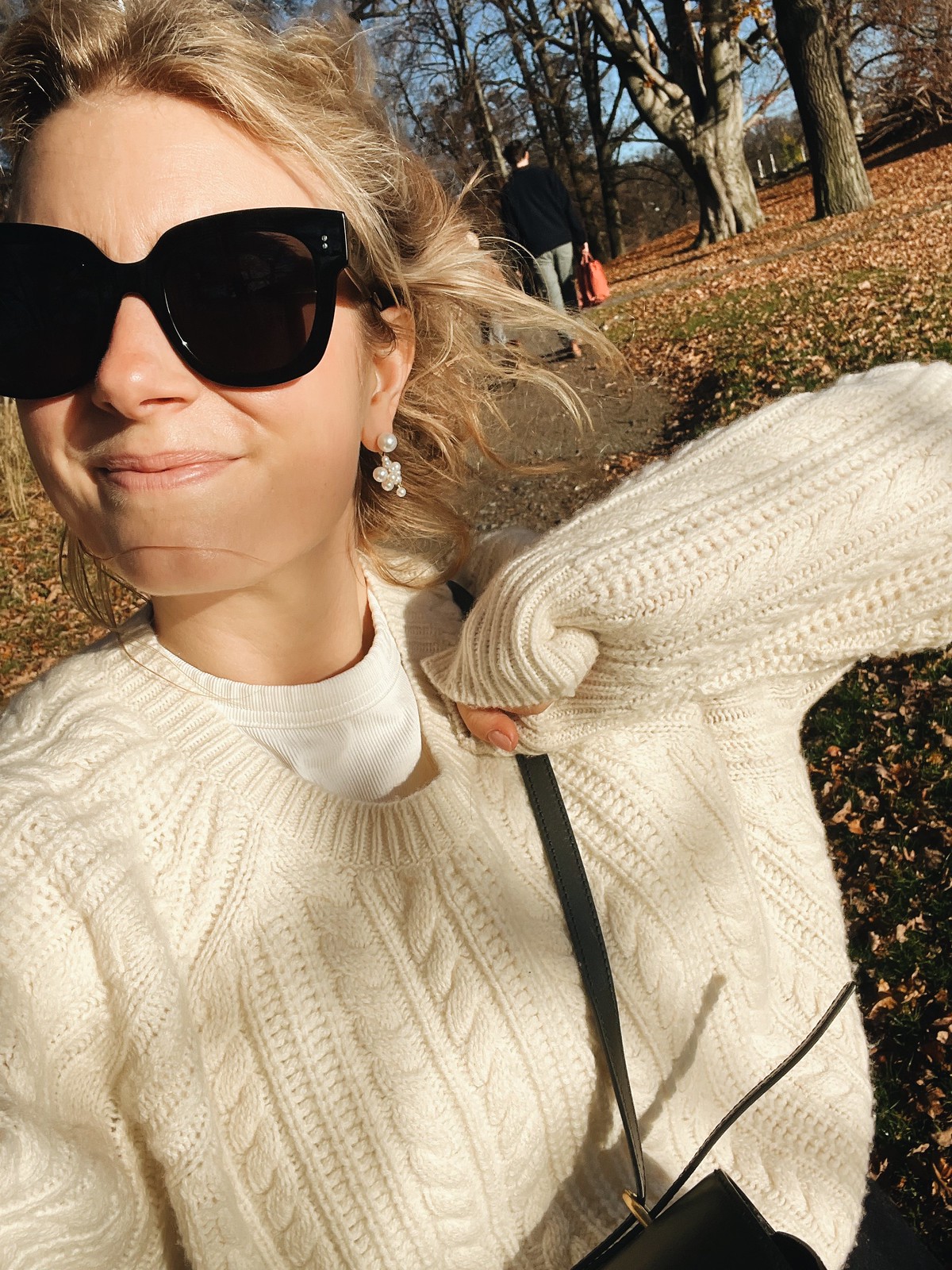 Fyra dagar - mystiska lövplockare, lägenheter och klack | Elsa Billgren