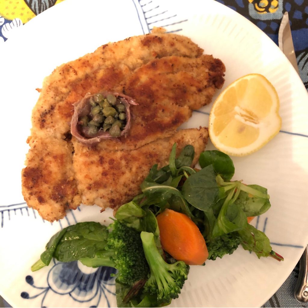Kycklingschnitzel med kapris, sardeller och citron | Maud Onnermarks blogg