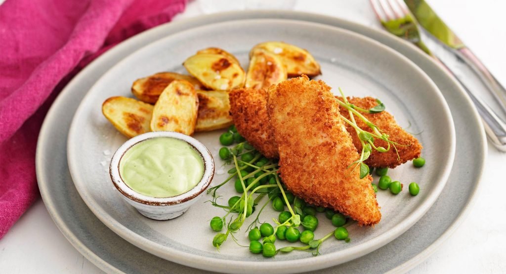 Frasig fiskfilé med basilikamajonnäs och potatis i ugn | Maud ...