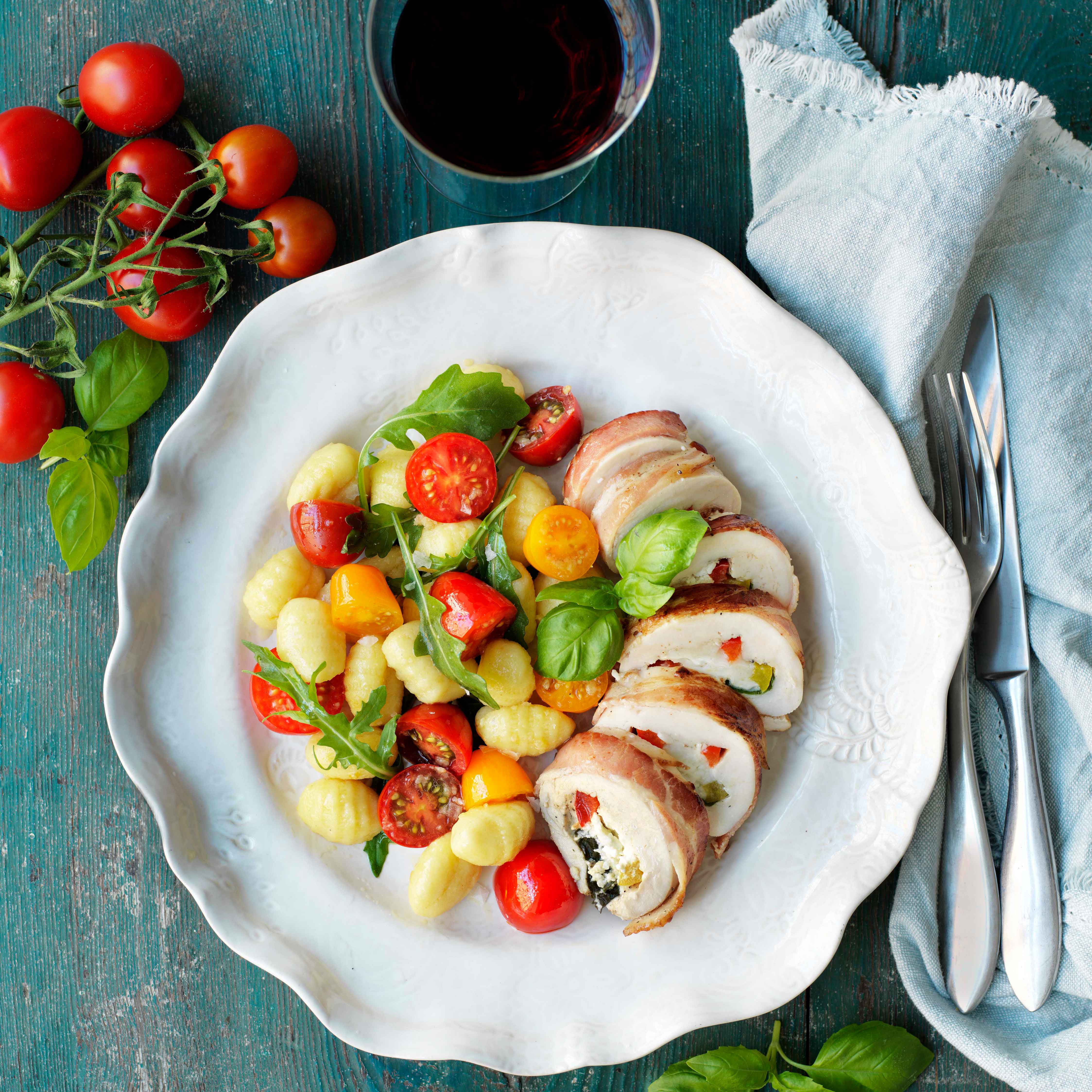 Helgmeny-fylld kycklingfilé och persikodessert