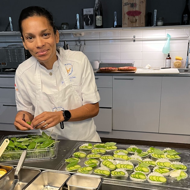 Helgmeny med färsspett och äppelkaka med tosca