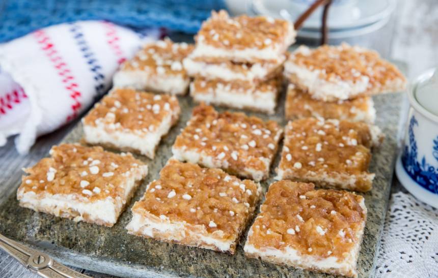 Stenkaka – Knäckig fylld långpannekaka | Fredriks Fika