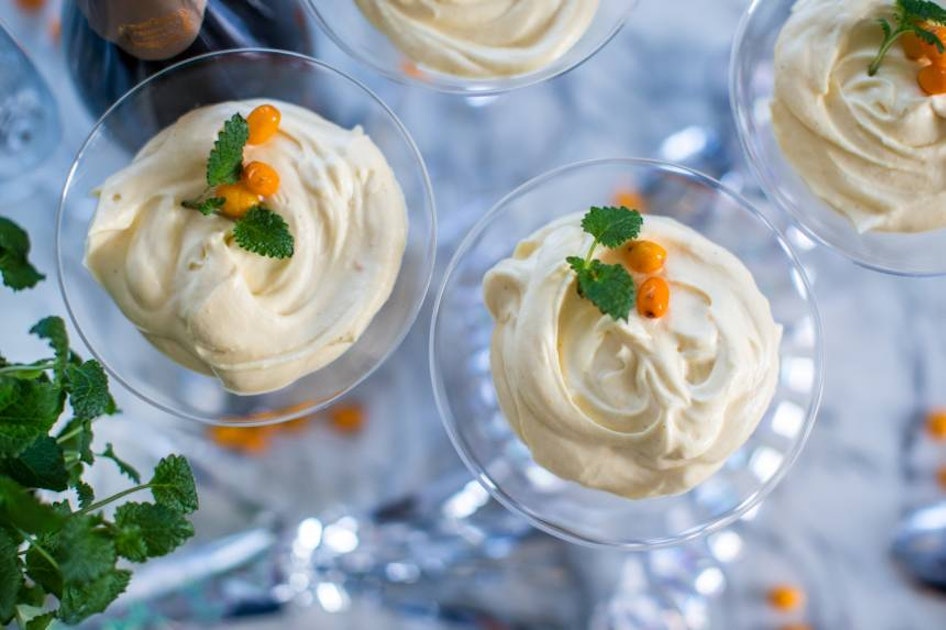 Vit chokladmousse med havtorn | Fredriks Fika