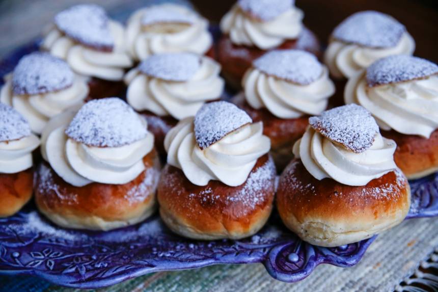 Klassiska semlor med grädde och mandelmassa | Fredriks Fika