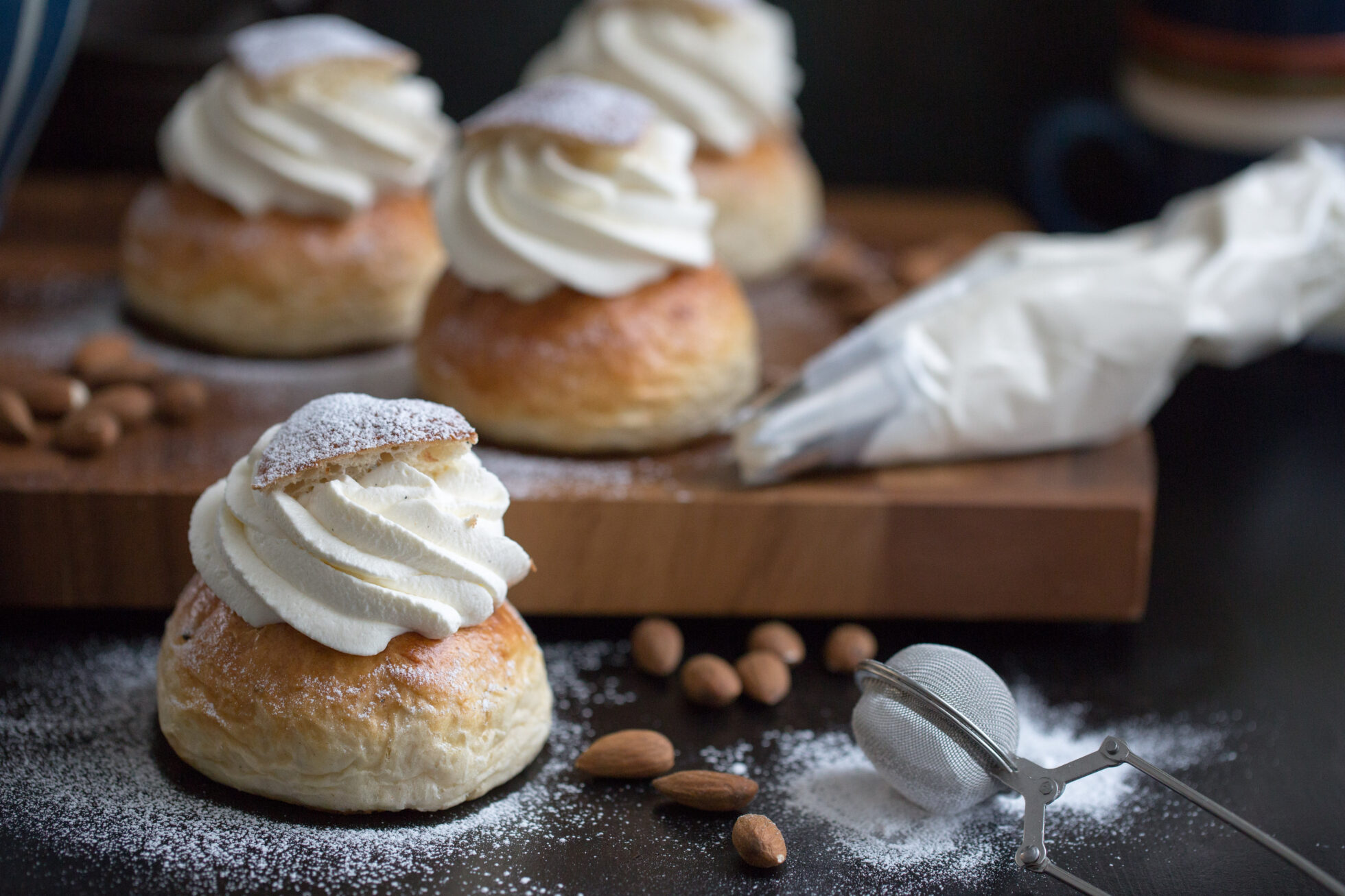 Semlor med rostad mandelmassa | Fredriks Fika
